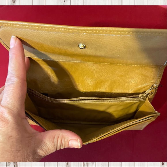 VIA FINA | Bags | Va Fina Leather Wallet | Poshmark